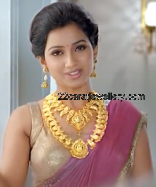 Shreya Goshal in 22 Carat Nashi Long Chain and Necklace - Jewellery Designs