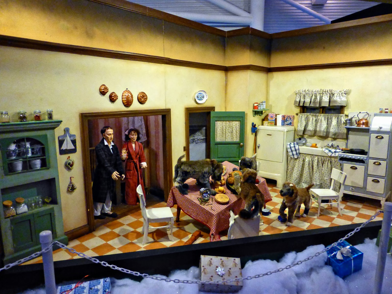 Theresa's Mixed Nuts: Visiting A Christmas Story Window Displays!