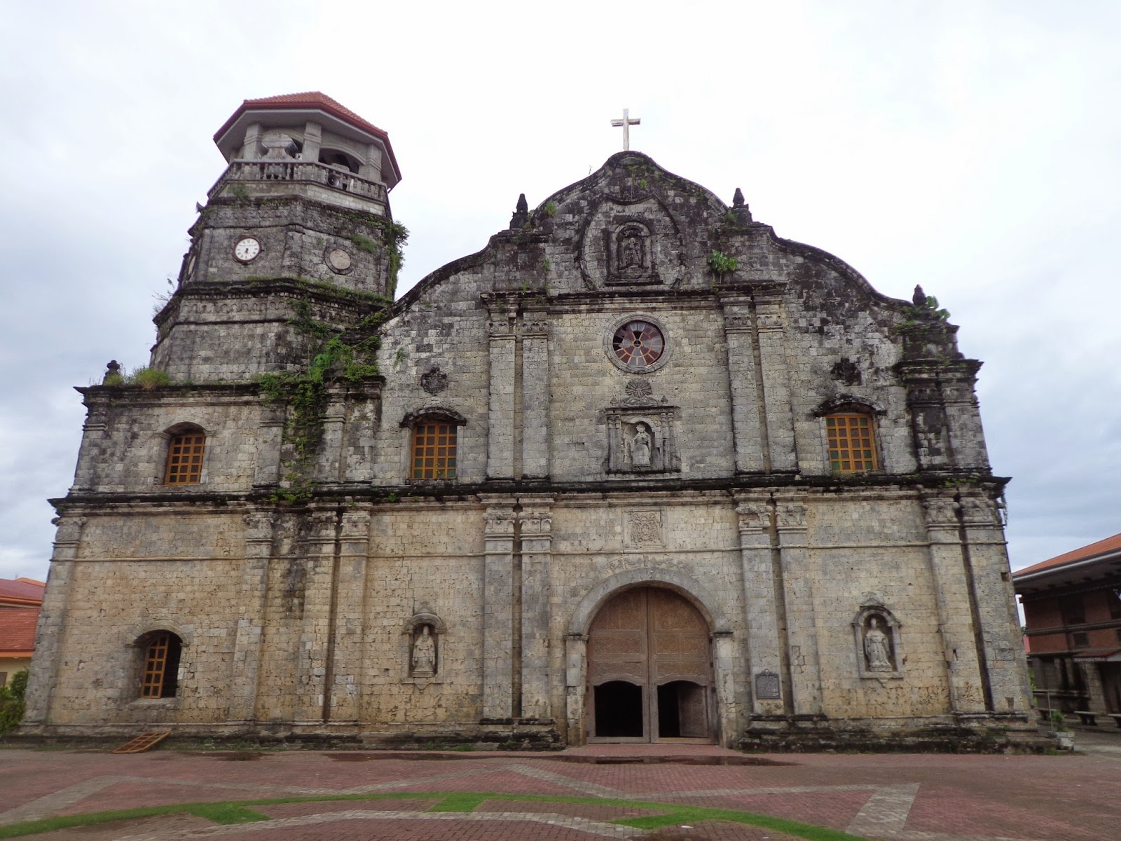 Exploring Roxas City after Typhoon Ruby - The Wandering Juan