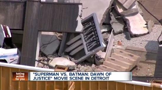 BATMAN V SUPERMAN: NUEVO LOGO DE WAYNE ENTERPRISES. GAL GADOT Y JASON ...