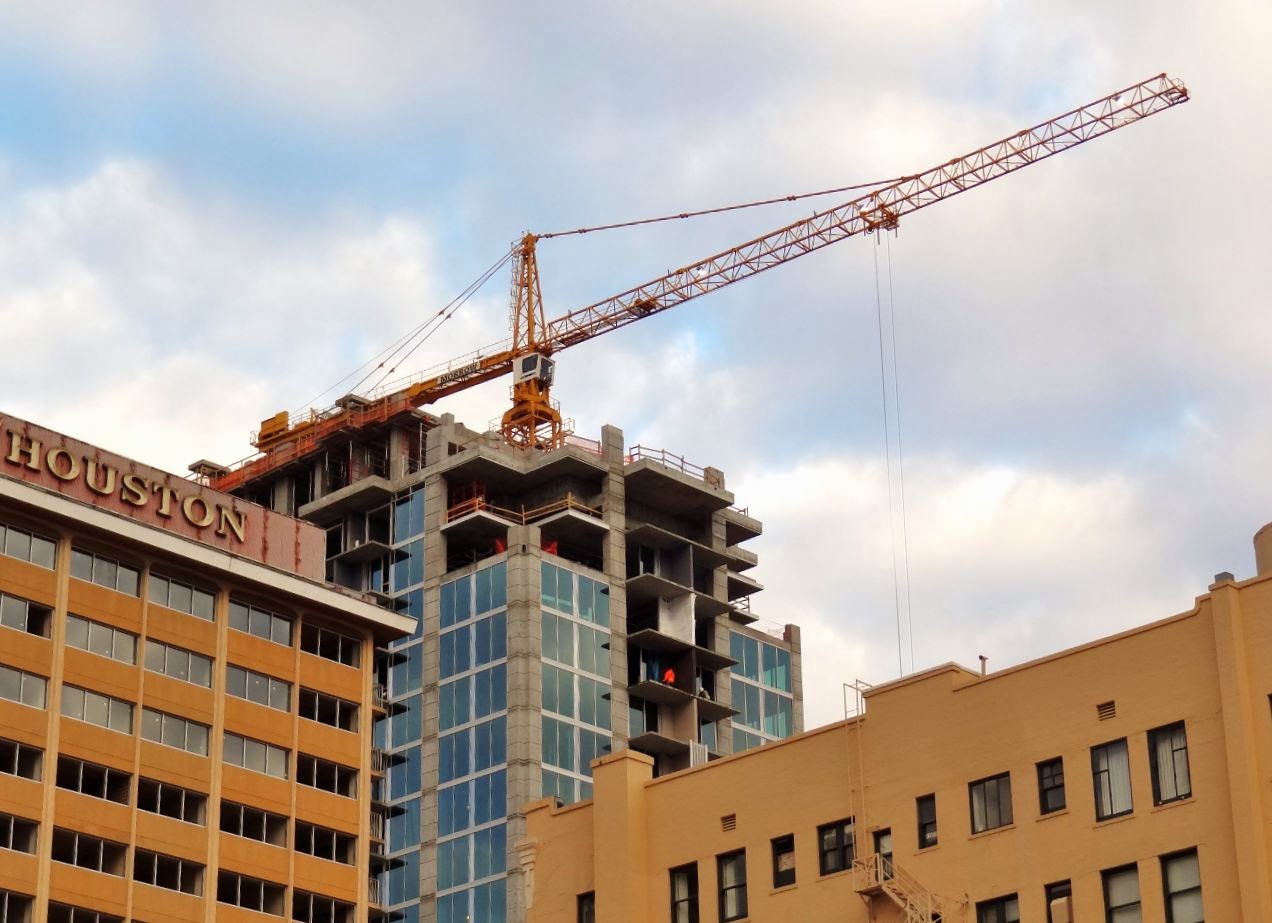 Houston in Pics: Skyhouse - New Luxury Residential Tower under Construc