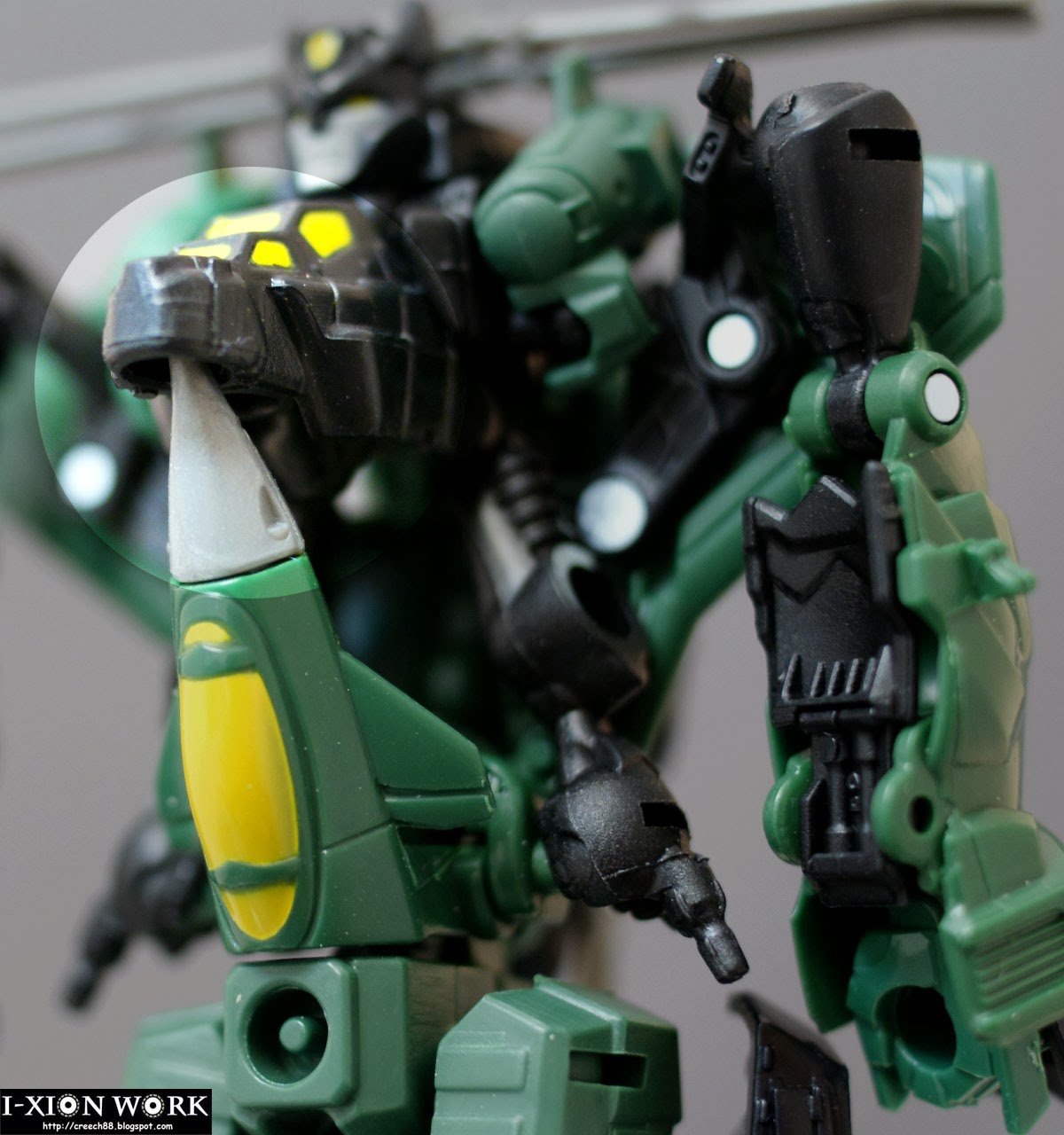 一眼看穿: Transformers Generations Thrilling 30 - Mini-Con Assault Team ...