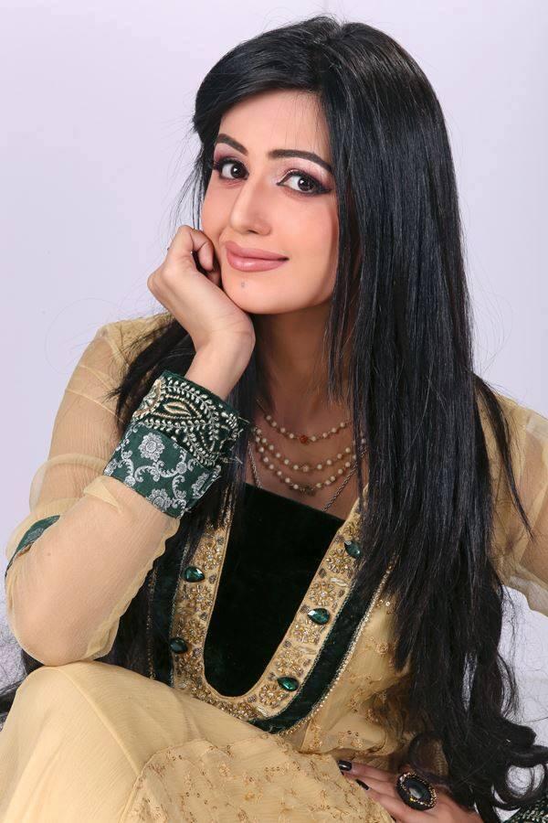 Beautiful Anum Fayyaz HD Wallpaper - all 4u stars wallpaper