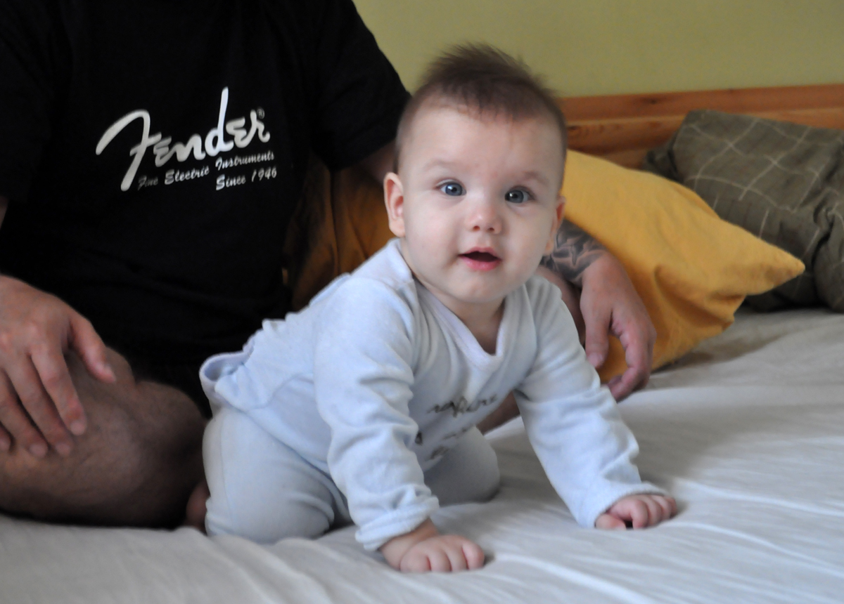 Every now and then: Bebe strumf, 8 luni