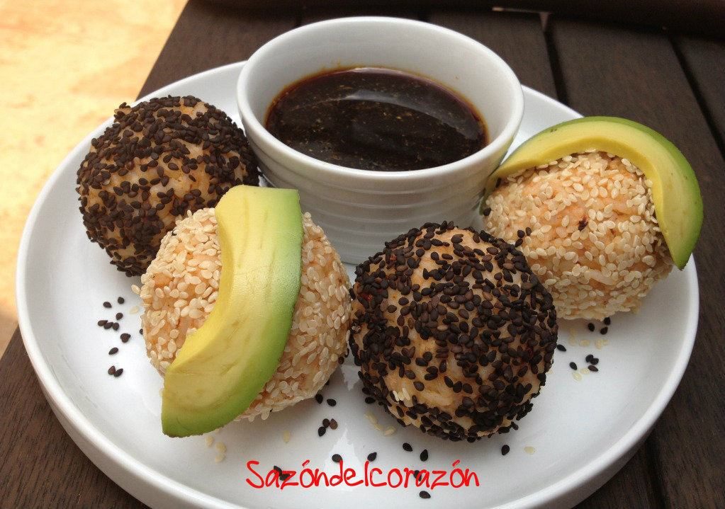 Sazón del corazón: Bolas de arroz rellenas de atún con chipotle