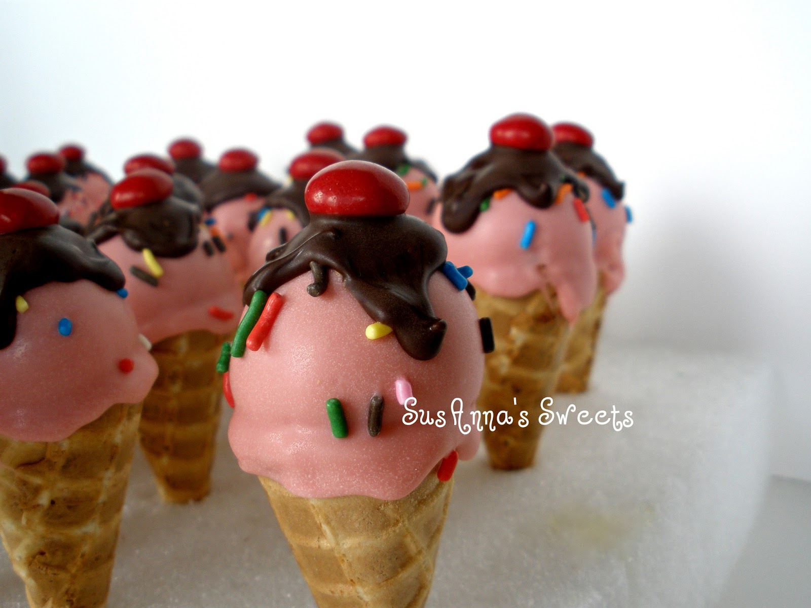 SusAnna's Sweets: Creating Ice Cream Sundae Pops