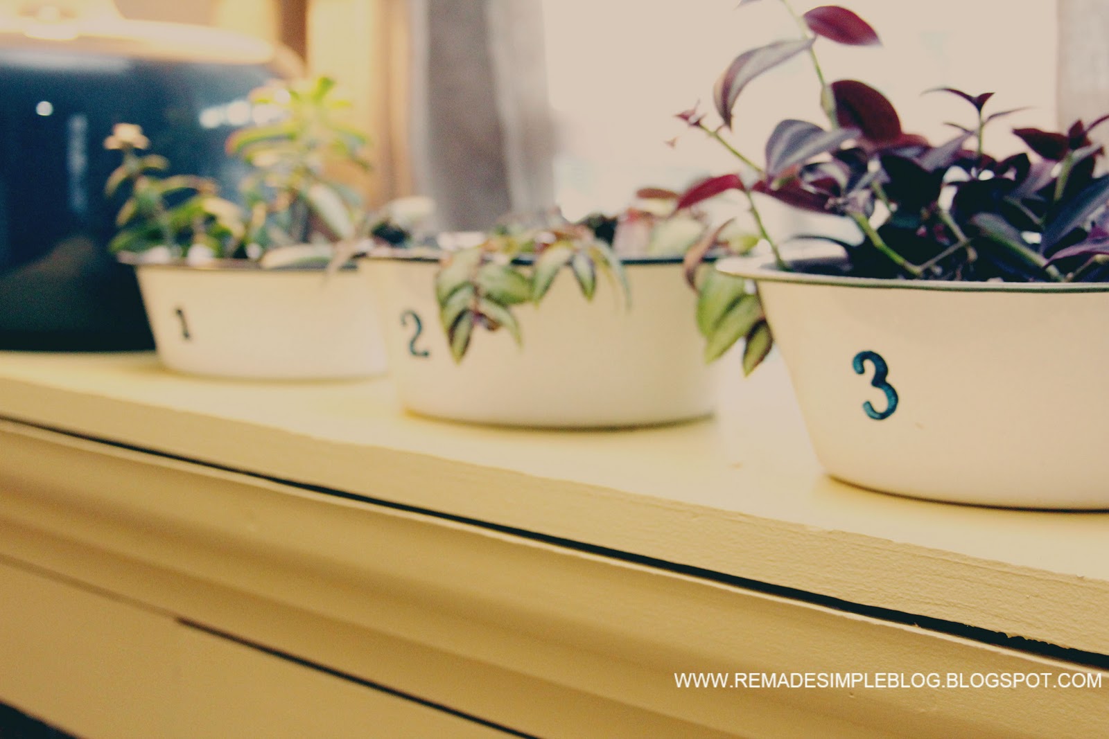 See How I Repurposed a Set of Vintage Enamel Pans | DIY | Before It's News