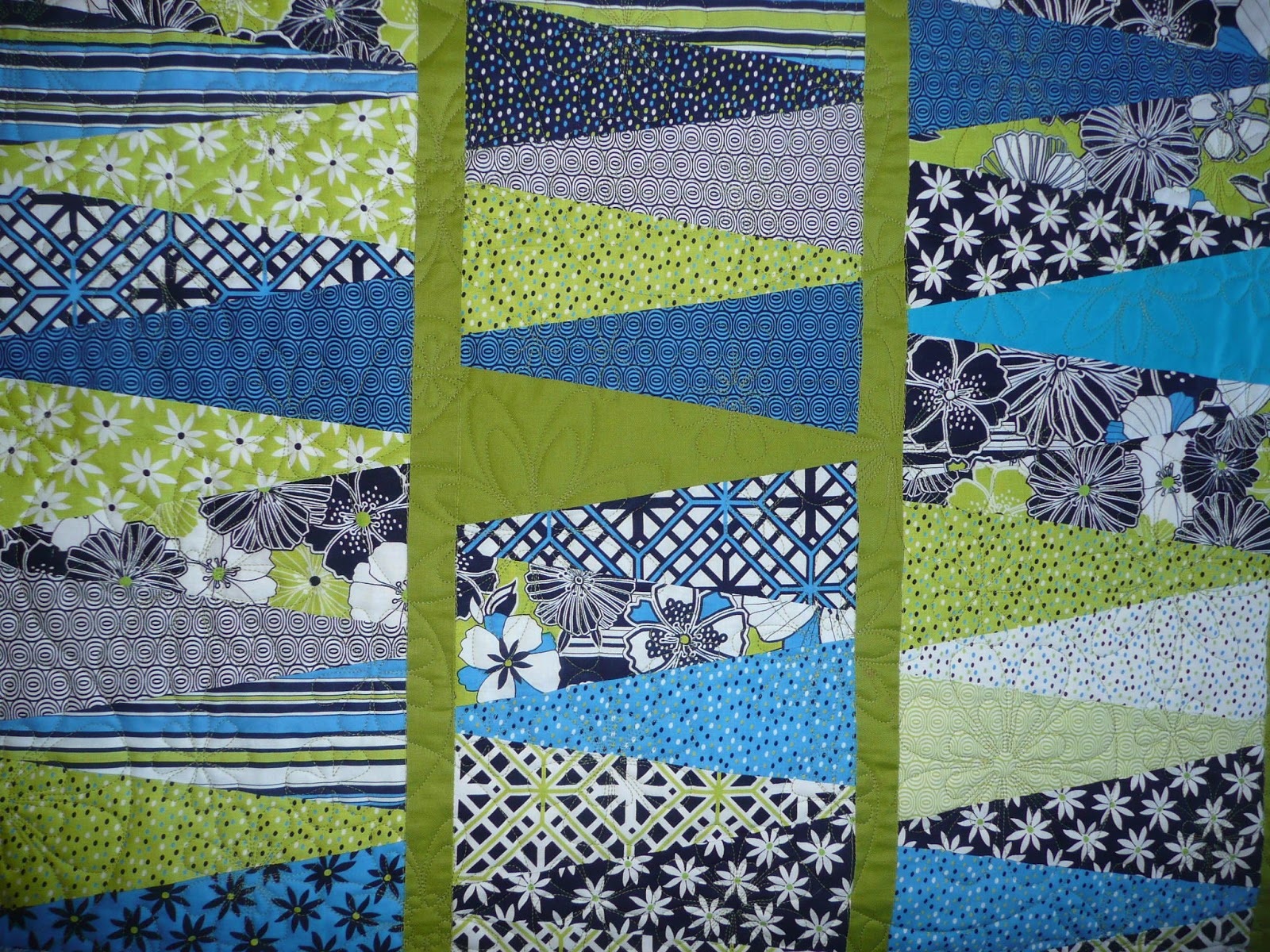 Acorn Ridge Quilting: Sue's Flower Wedge Quilt