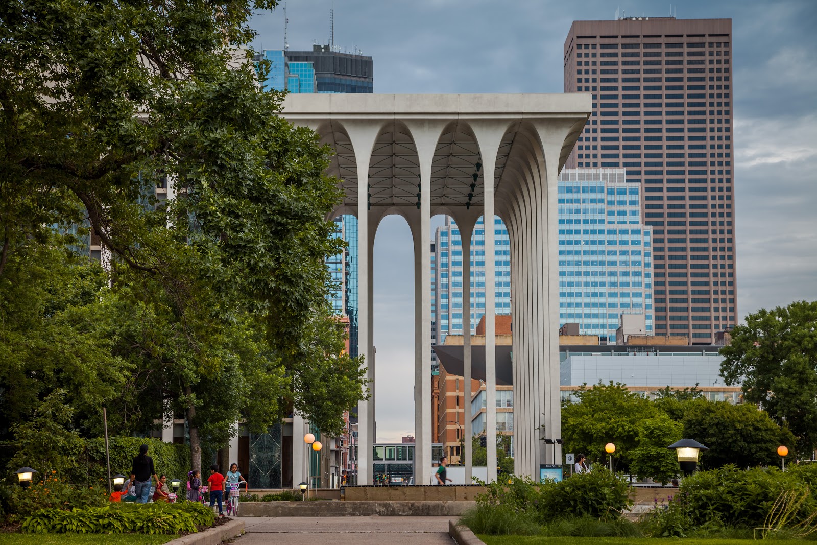 Twin Cities: Part 1 - Minneapolis - Explore the World with Simon Sulyma