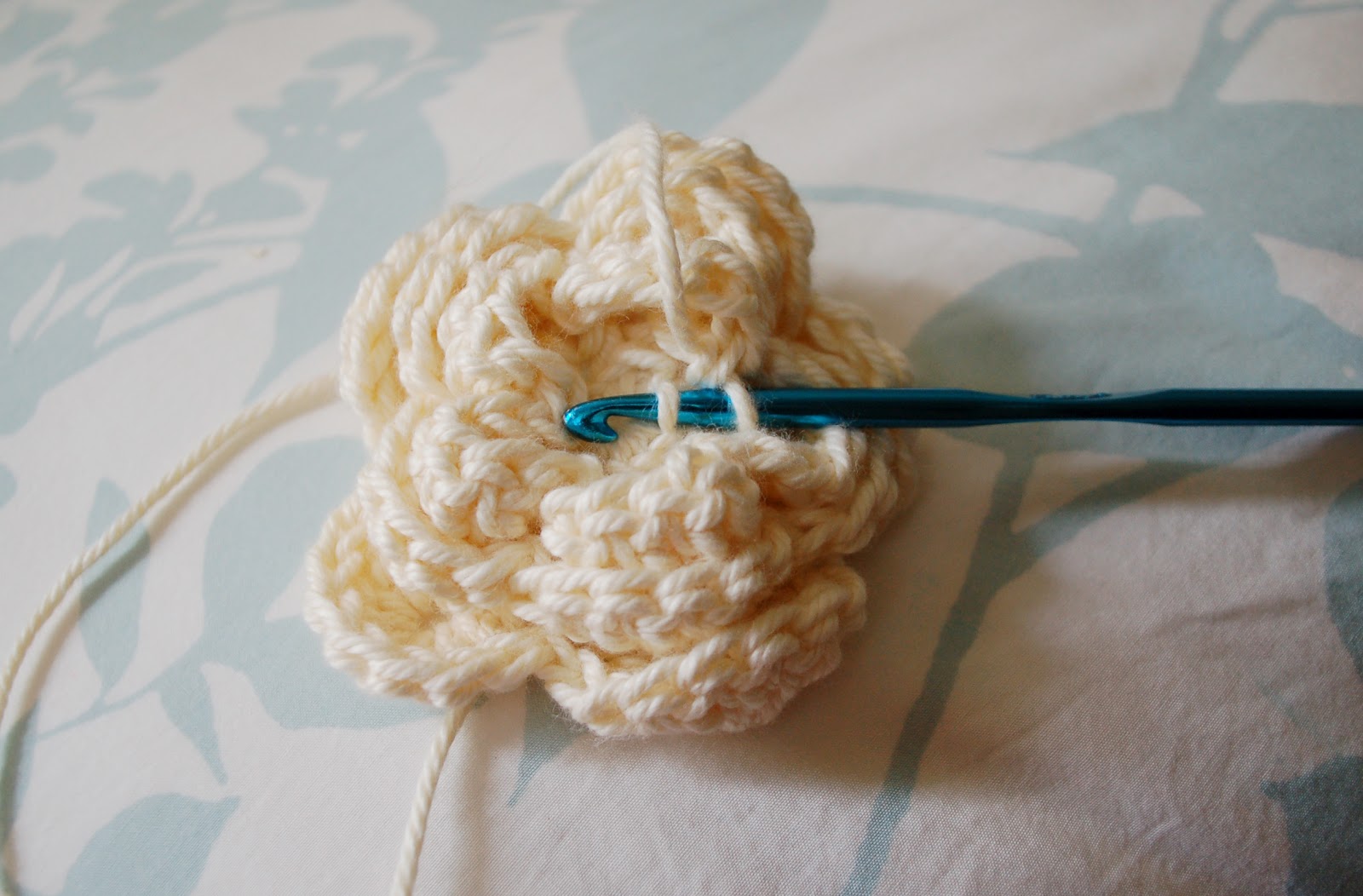 Alli Crafts: Free Pattern: No-sew Rose, Large