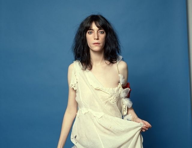 Wonderful Color Photos of Patti Smith in White Dresses Taken by Lynn ...