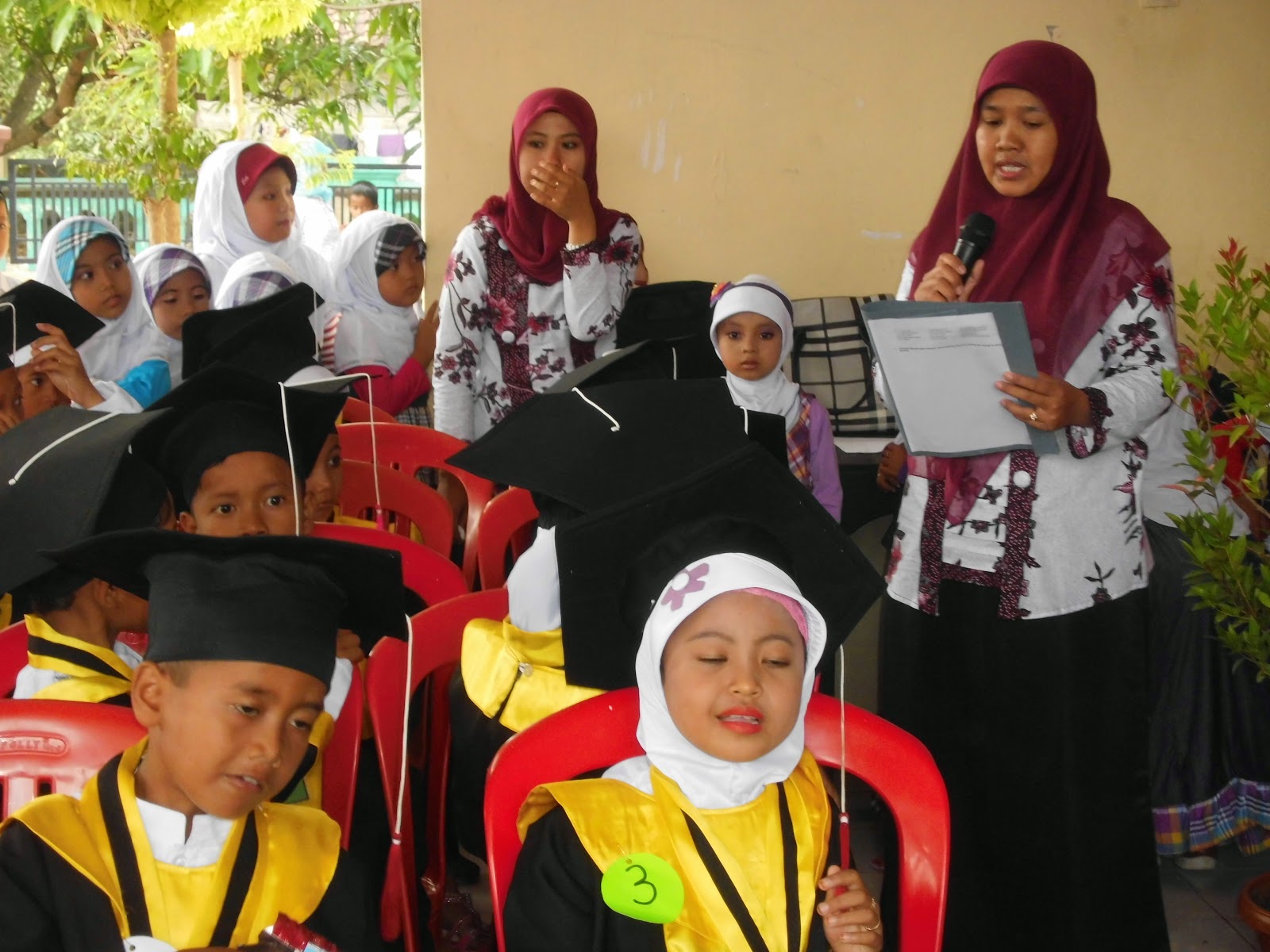 FOTO-FOTO KEGIATAN WISUDA SANTRI TPQ. NURUSSYAHID BANTARJATI KERTAJATI ...