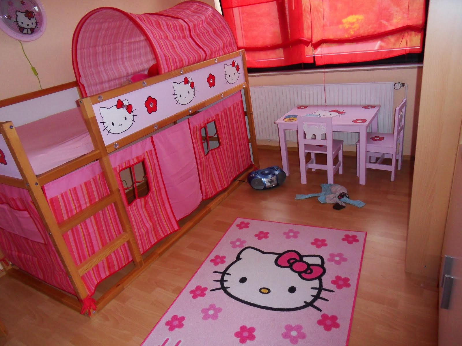 Diseños de dormitorios tema Hello Kitty - Colores en Casa