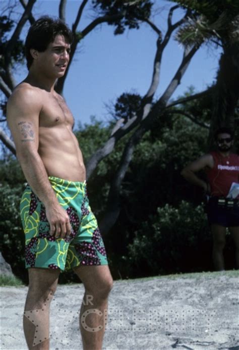 soyons-suave: Tony Danza présente le dernier Instant Maillot de la saison.