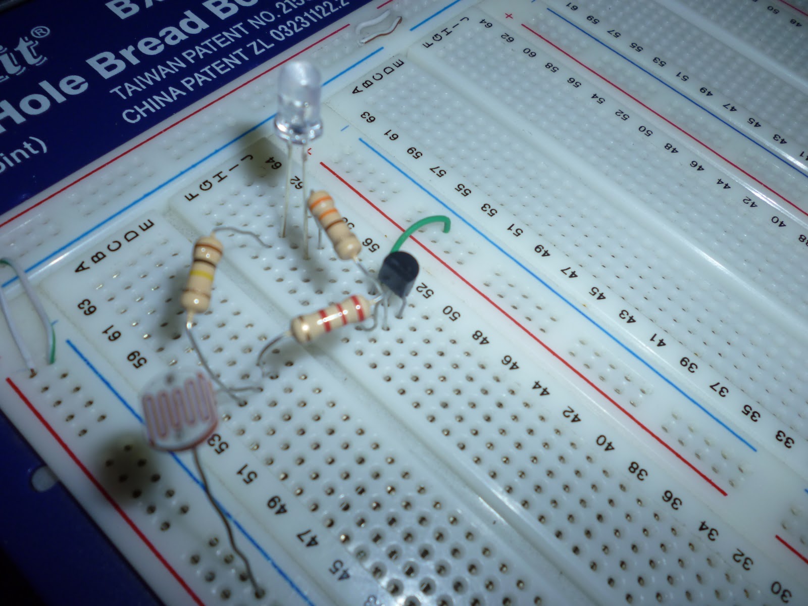 Electrónica Básica: Práctica Transistores