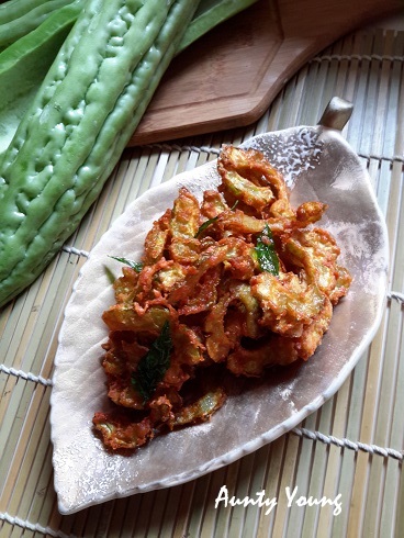 Aunty Young（安迪漾）: 印度炸苦瓜片(Indian Style Deep Fried Bitter Gourds)