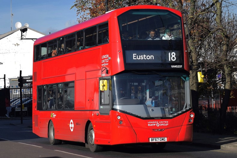Bus No.19 - Towards Battersea Bridge, South Side - UK Guide