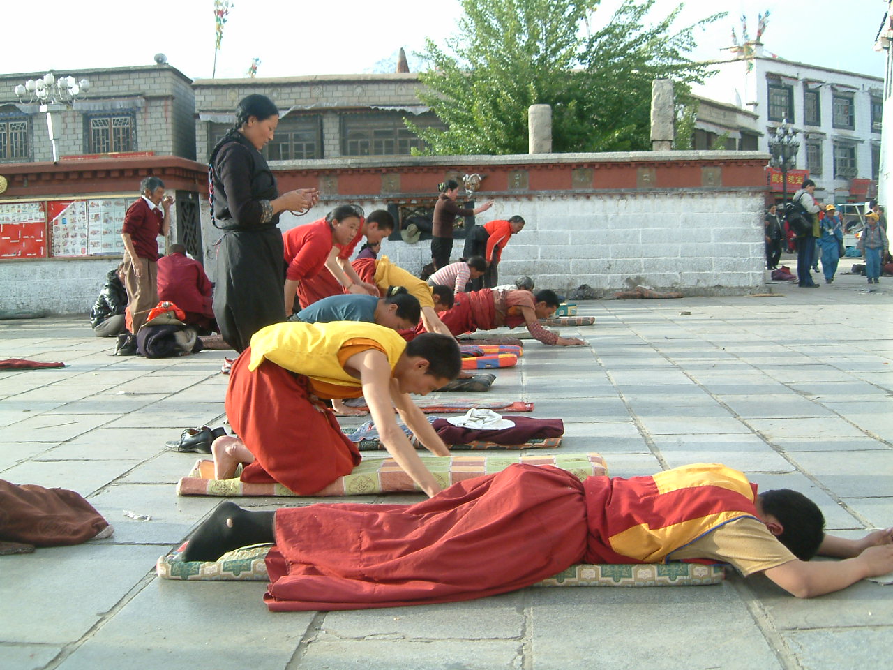Dekyi's Arena: Tibetan Buddhist Prostration Practice