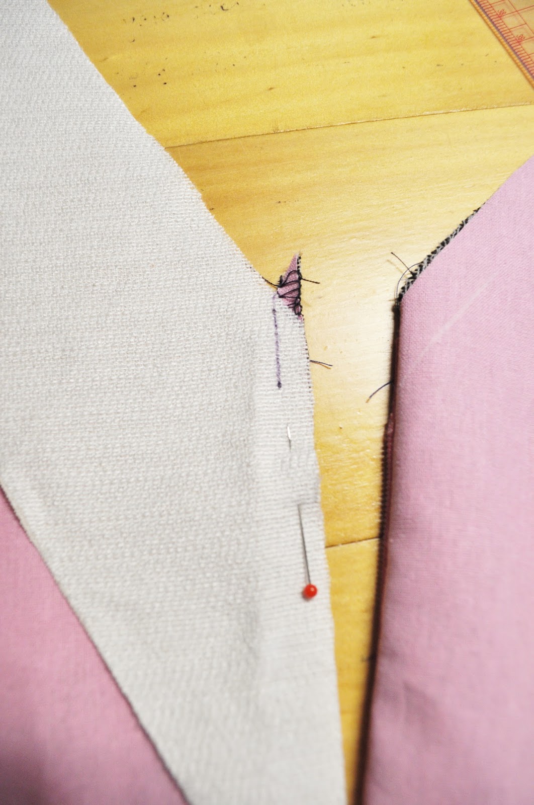 Bloom's Endless Summer: Tutorial: invisible zipper in a V-back dress