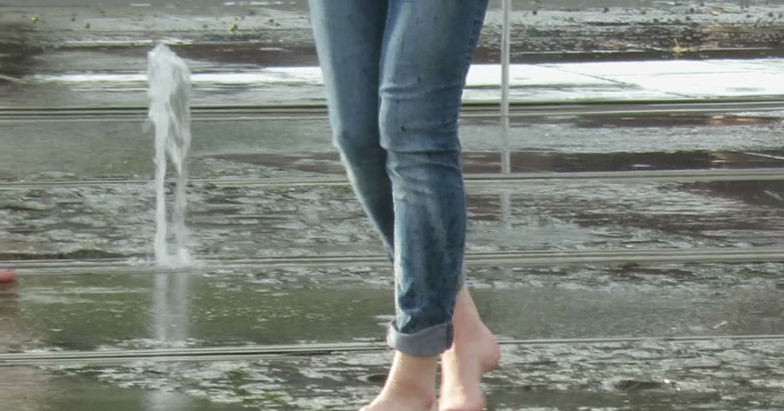FOUNTAIN FEET: Wet and messy feet