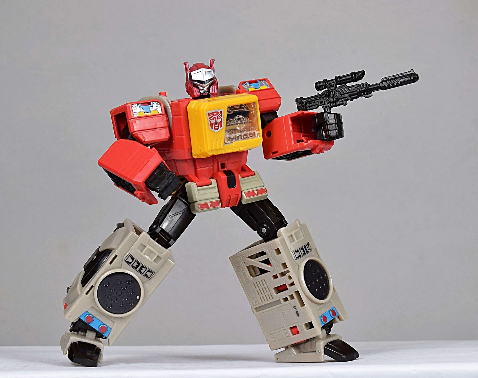 THE LORD OF THE ROBOTS: Twincast & Autobot Blaster - Hasbro Titans ...