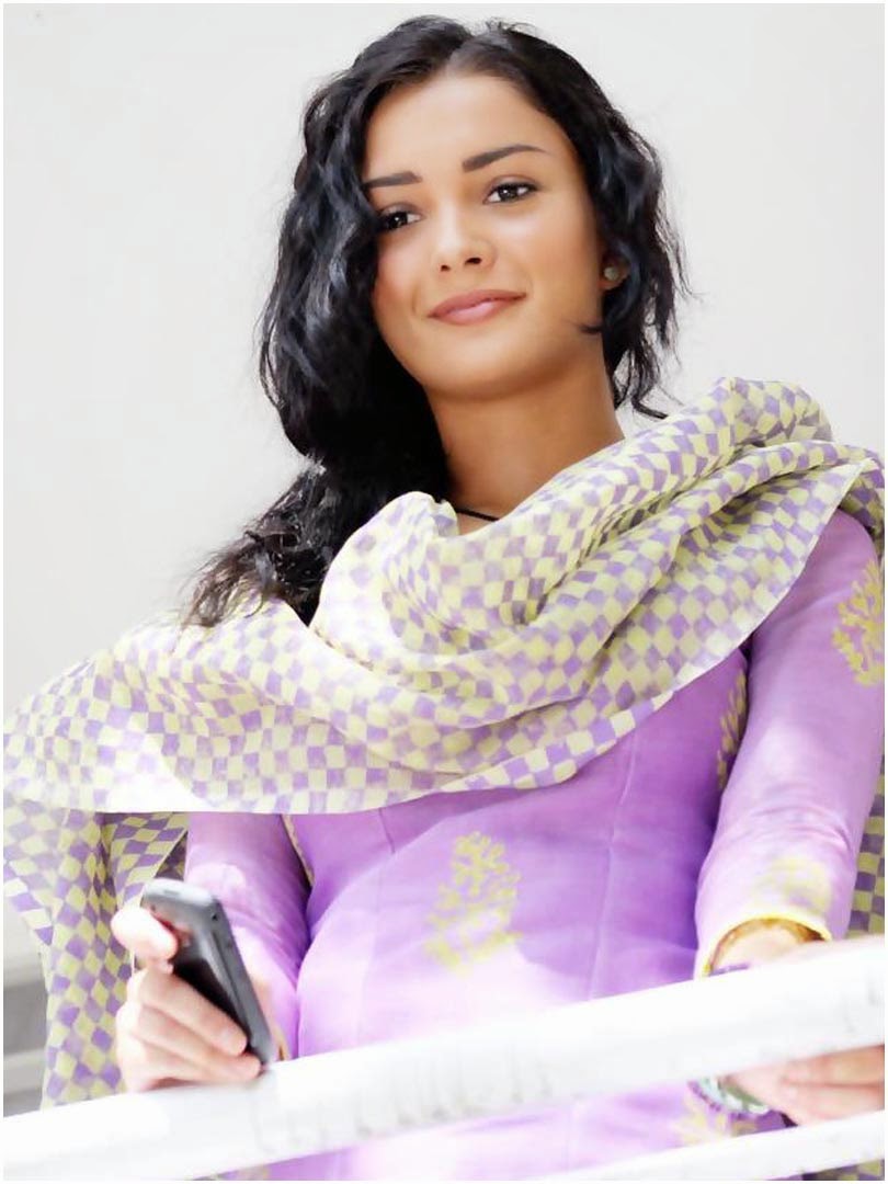 Indian Cini Stills: Emi Jackson Stills