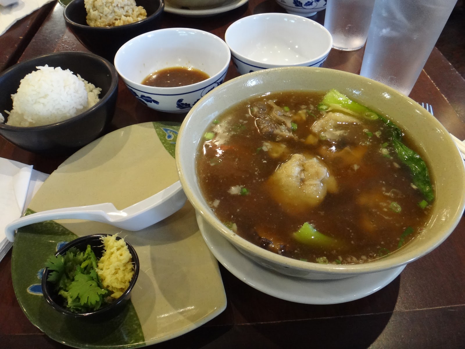 The Fashionably-Forward Foodie: Aiea Bowl's Alley Restaurant