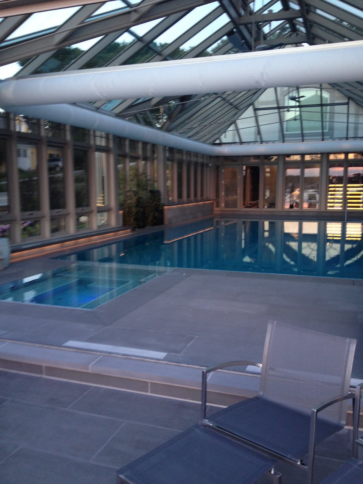 Aquaknot Pools, Inc.: Knife Edge Perimeter Overflow Pool