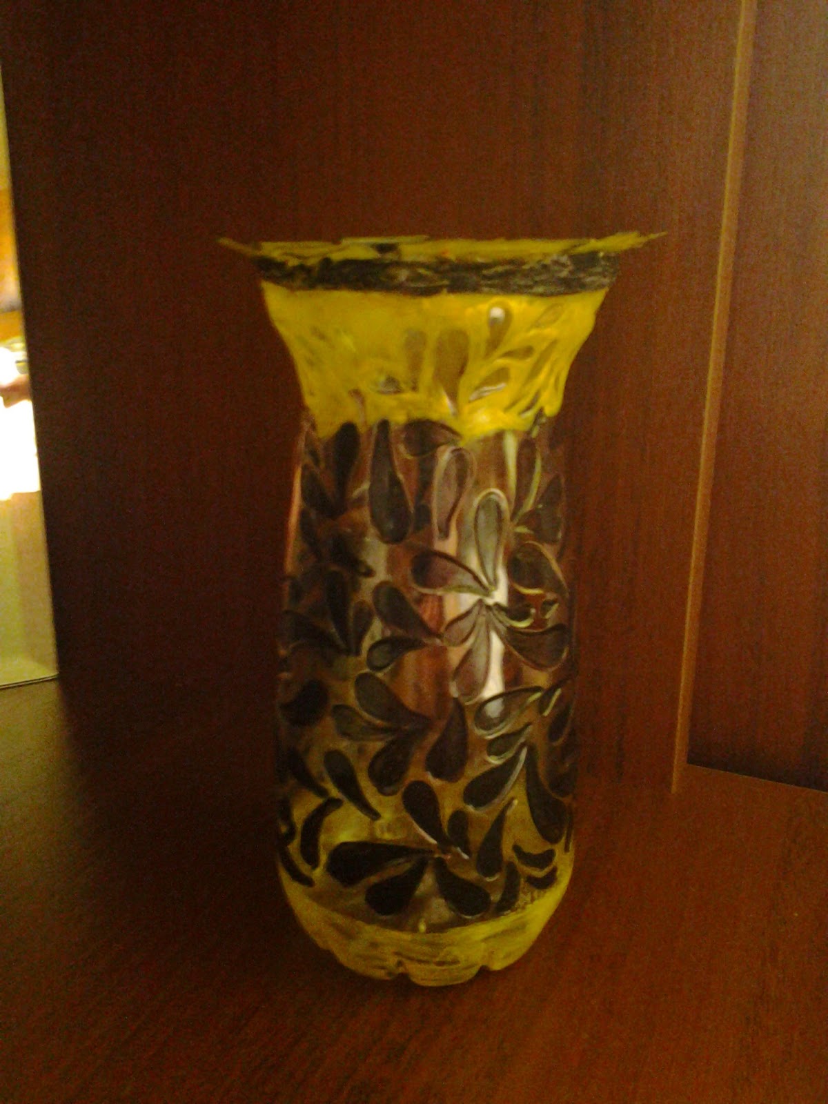 Pasiune pentru Handmade: Vaza din materiale reciclabile