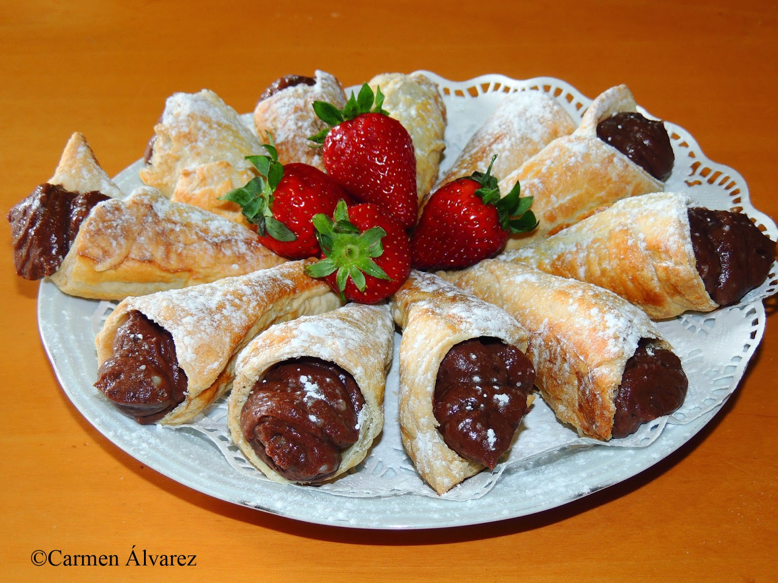 Cocinando en Altorreal: CUERNOS CON CREMA DE CHOCOLATE