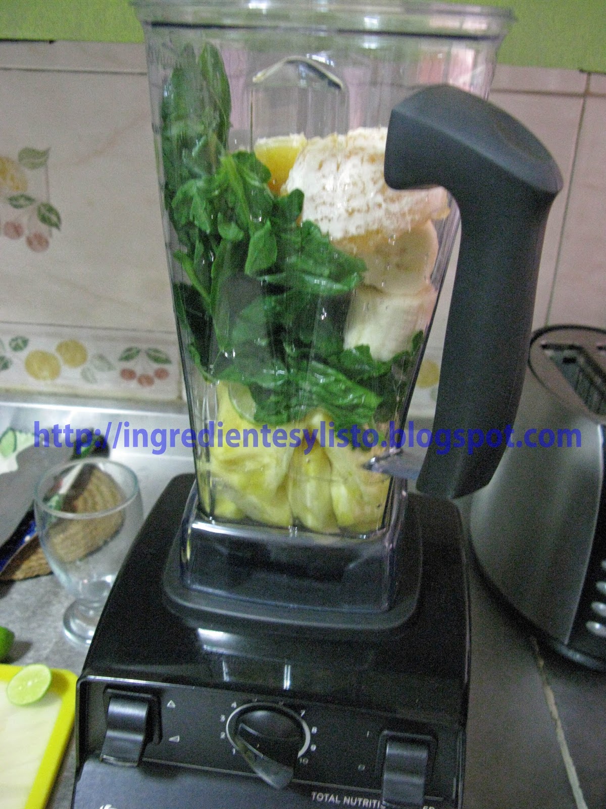 Ingredientes y ¡Listo!: Licuado de Piña y Platano con Espinaca y Naranja