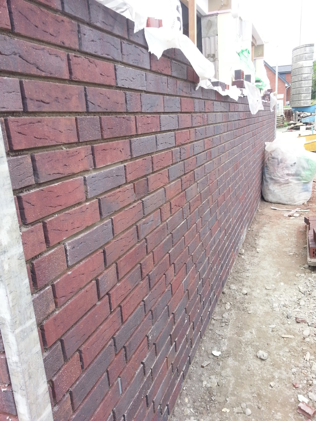 Ralf & Natalie's Baublog: Erster Klinker am Haus