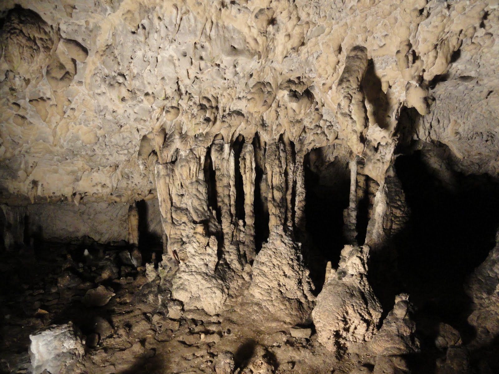 Frumusetile naturii: Pestera Muierilor