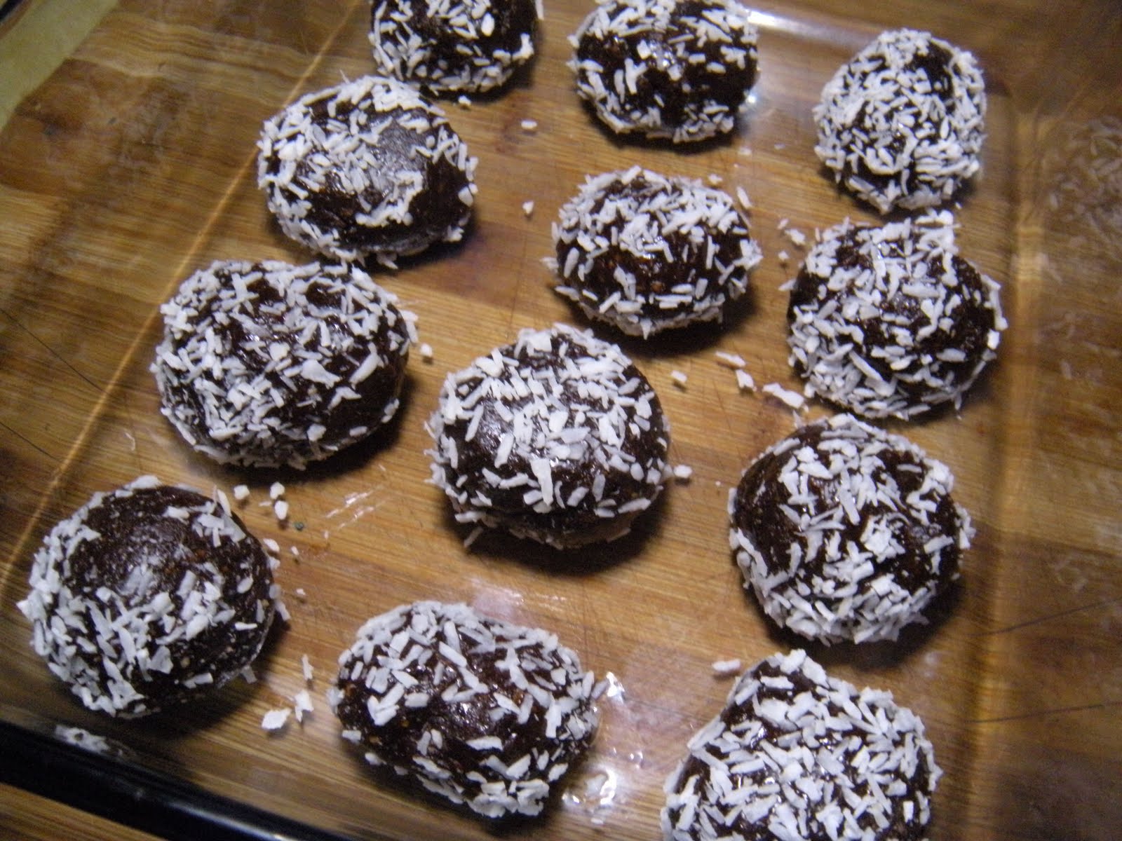 Little Yummy Balls- date and almonds