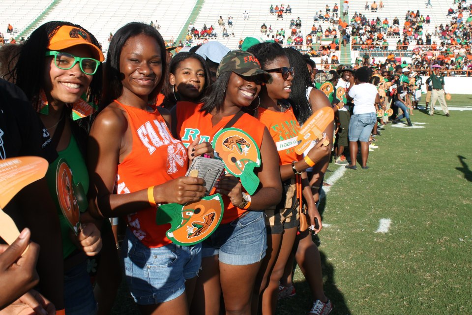 Class of 2016 helps introduce 2012 Rattler football team
