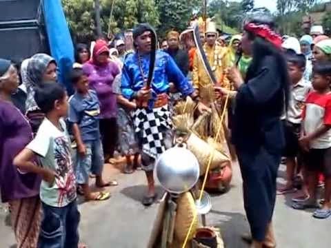 Begalan (Perampokan) dalam Upacara Pernikahan Adat Banyumas Jawa Tengah