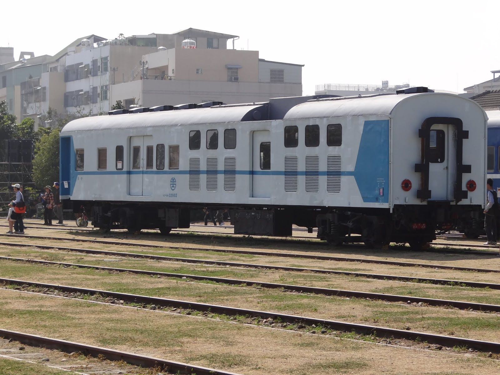 Blair's 鐵道攝影: 45PBK32950型電源行李車 TRA 45PBK32950 Type Power & Baggage Car ...