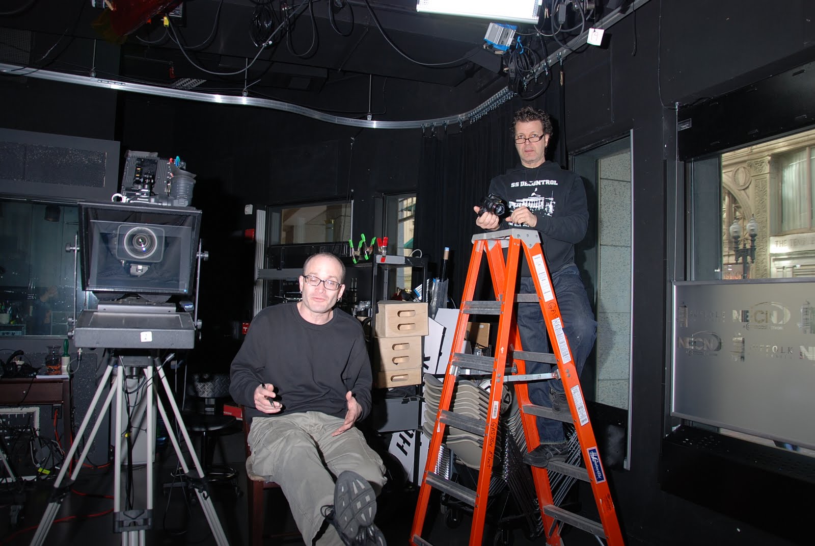 PHILINPHLASH: THE OTHER SIDE OF THE CAMERA-PHILIN PHLASH GETS ...