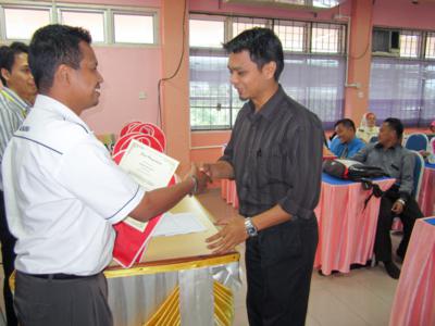 BENGKEL / LATIHAN PENGGUNAAN MAKMAL BAHASA DAN PUSAT AKSES DASAR ...