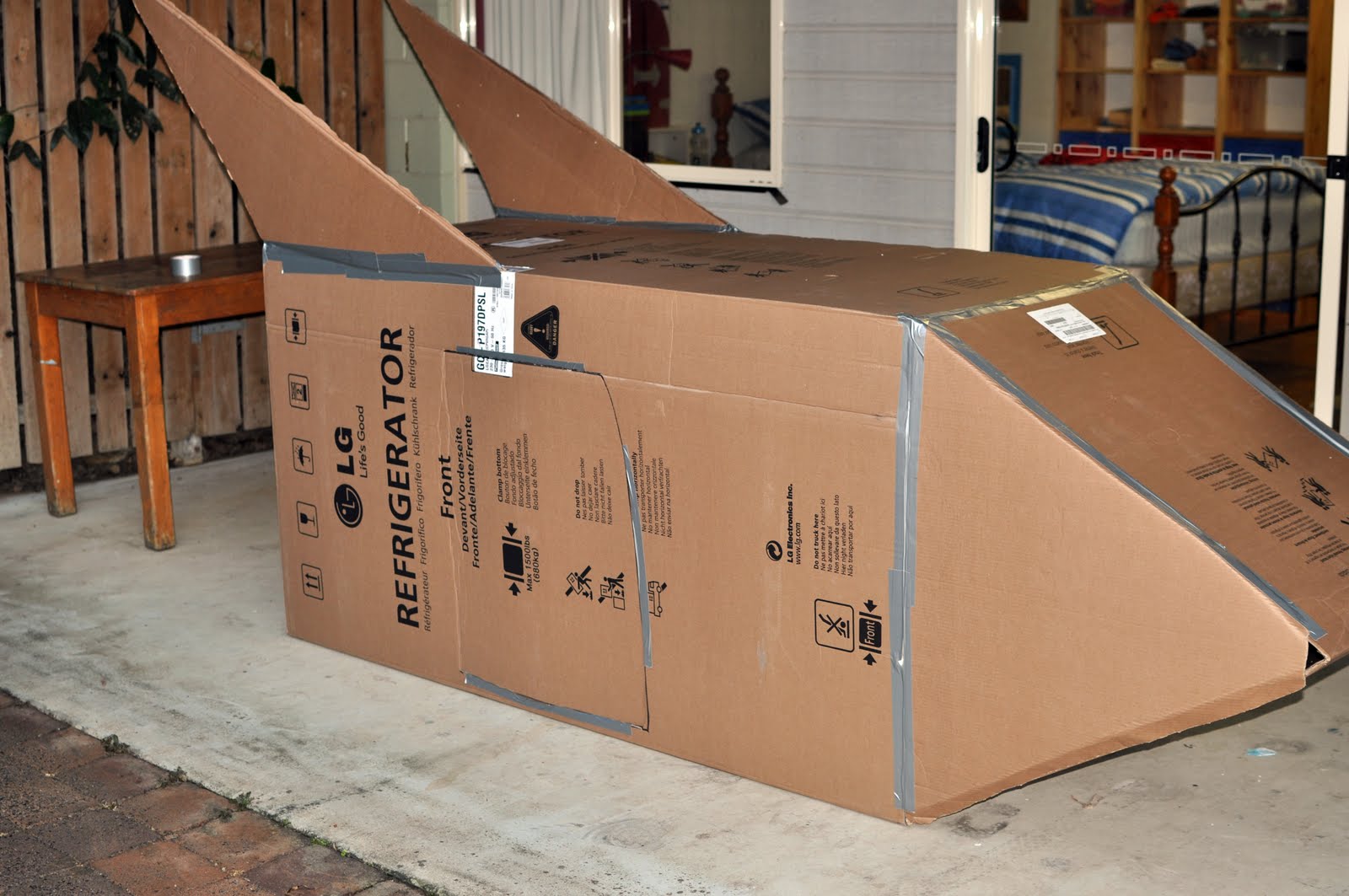 Life under the house: Building a Rocket Car from 2 boxes