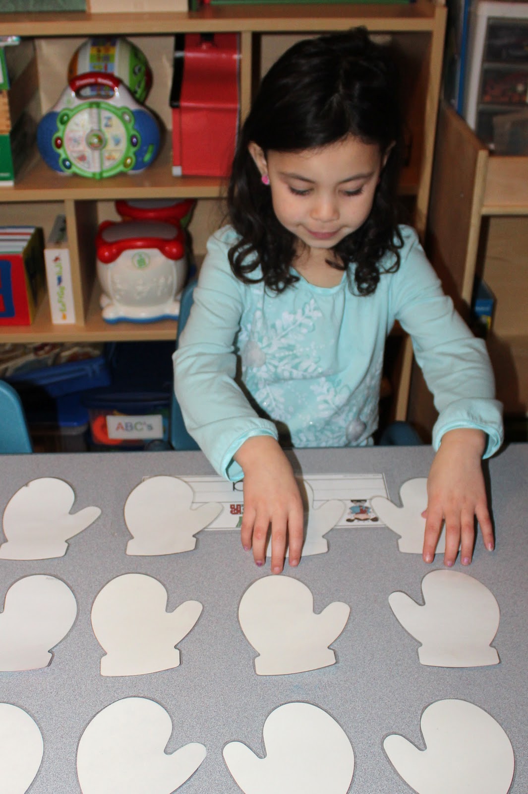 1 - 2 - 3 Learn Curriculum: Mitten Play Time