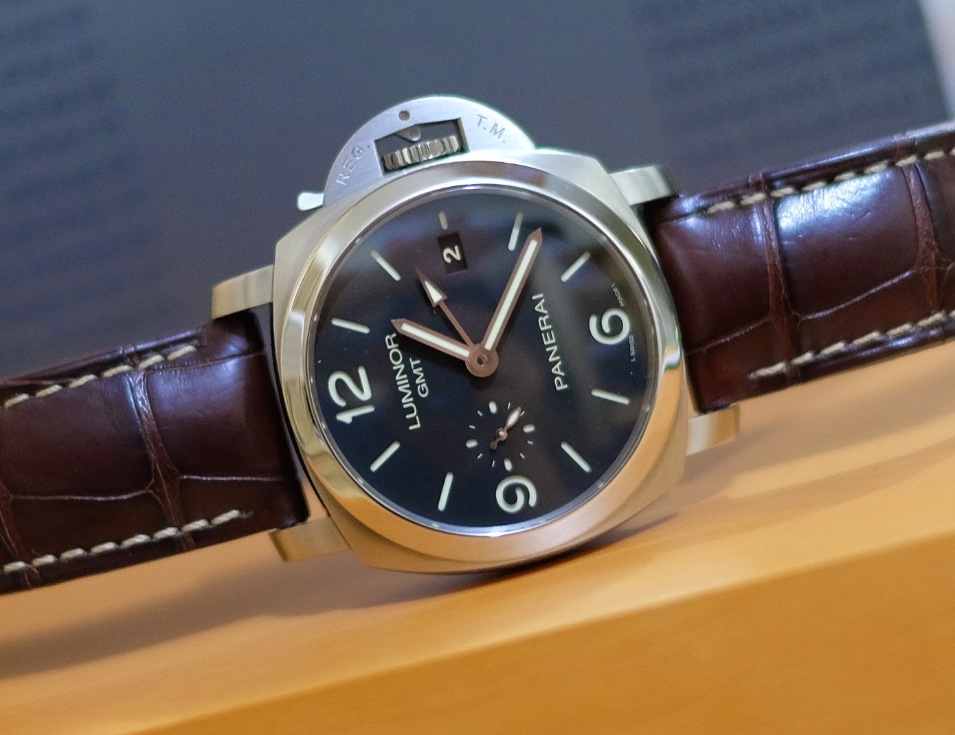 . H o b i J a m . : (SOLD) Panerai Pam 320 Luminor GMT 1950 Case 'N' (2012)