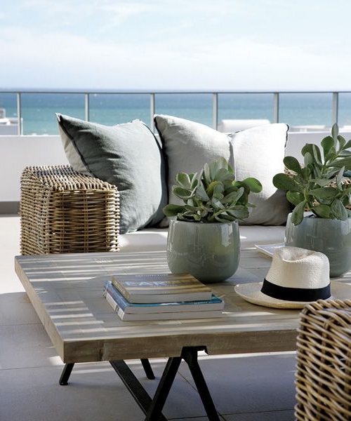 The Lovely Deco: Une jolie terrasse face à la mer