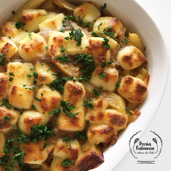 Poesía Culinaria . Sabores de Nati: Poutine / Papas al horno entre ...