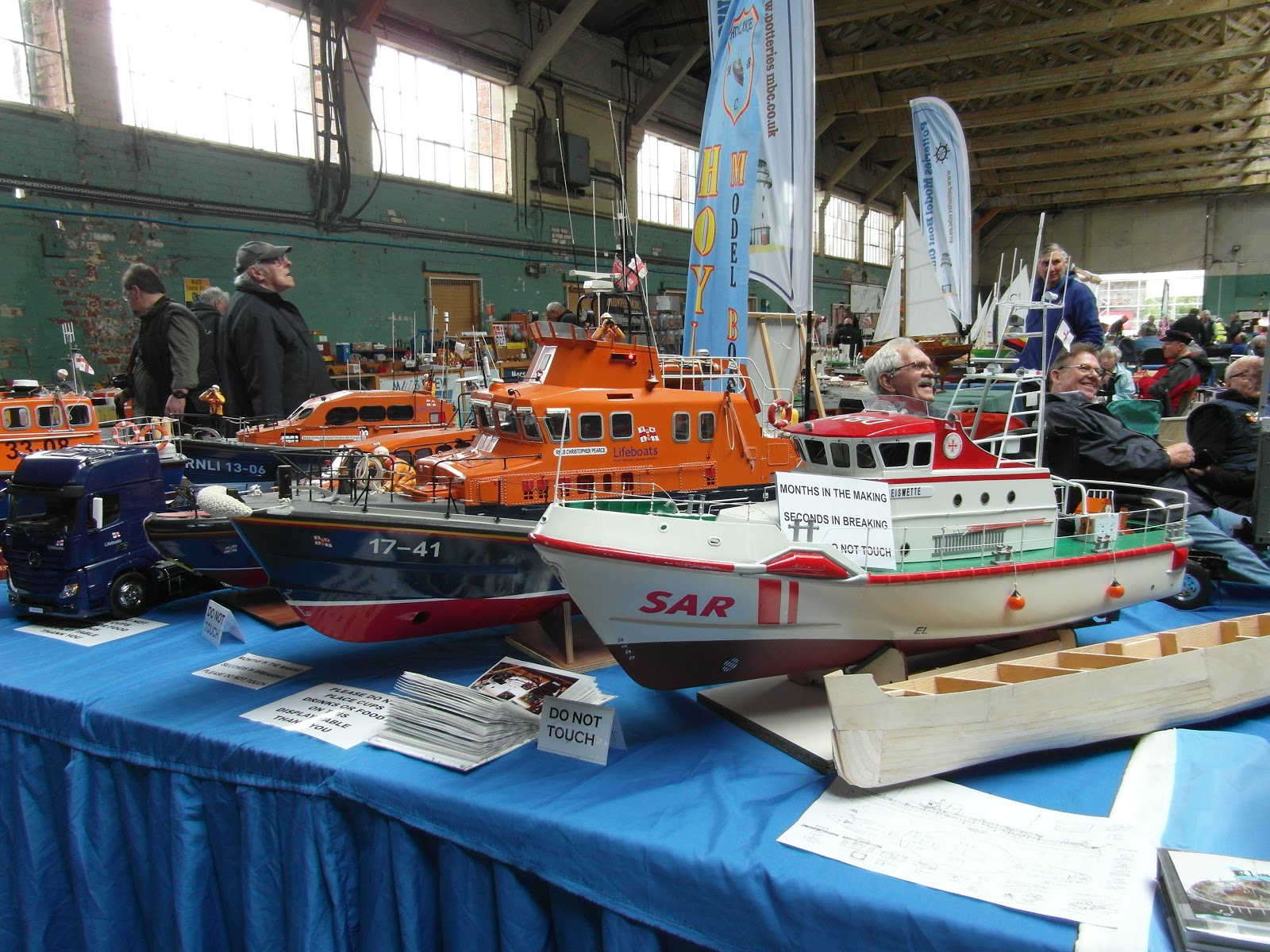 Etherow Model Boat club: Ellesmere Model Boat Show