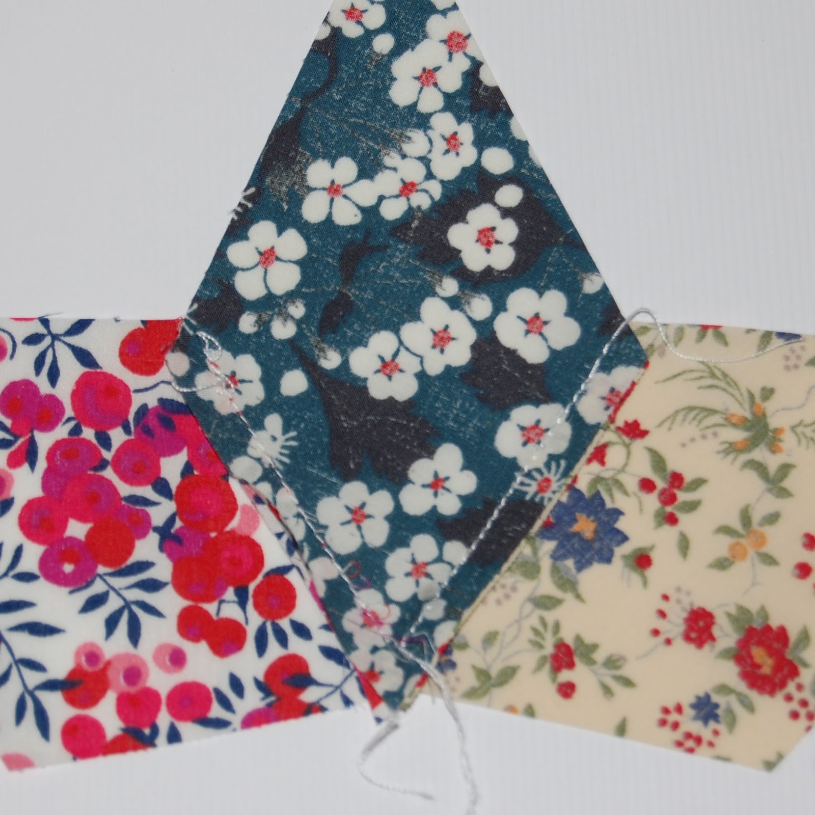 BLONDE DESIGN: Liberty Print Patchwork Star Tutorial