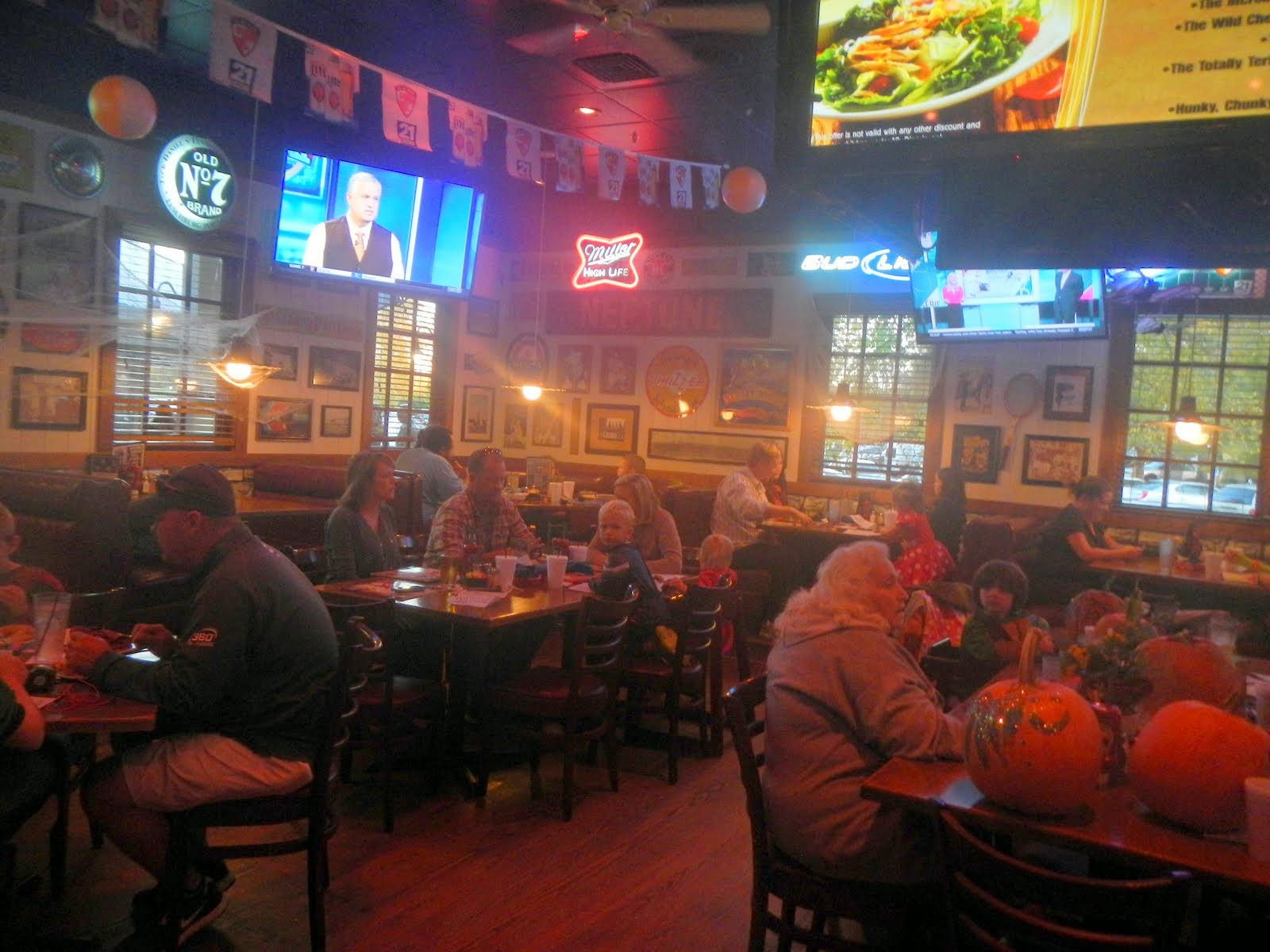 Big Daddy Dave: Chaos and Fun at Wild Wing Café!