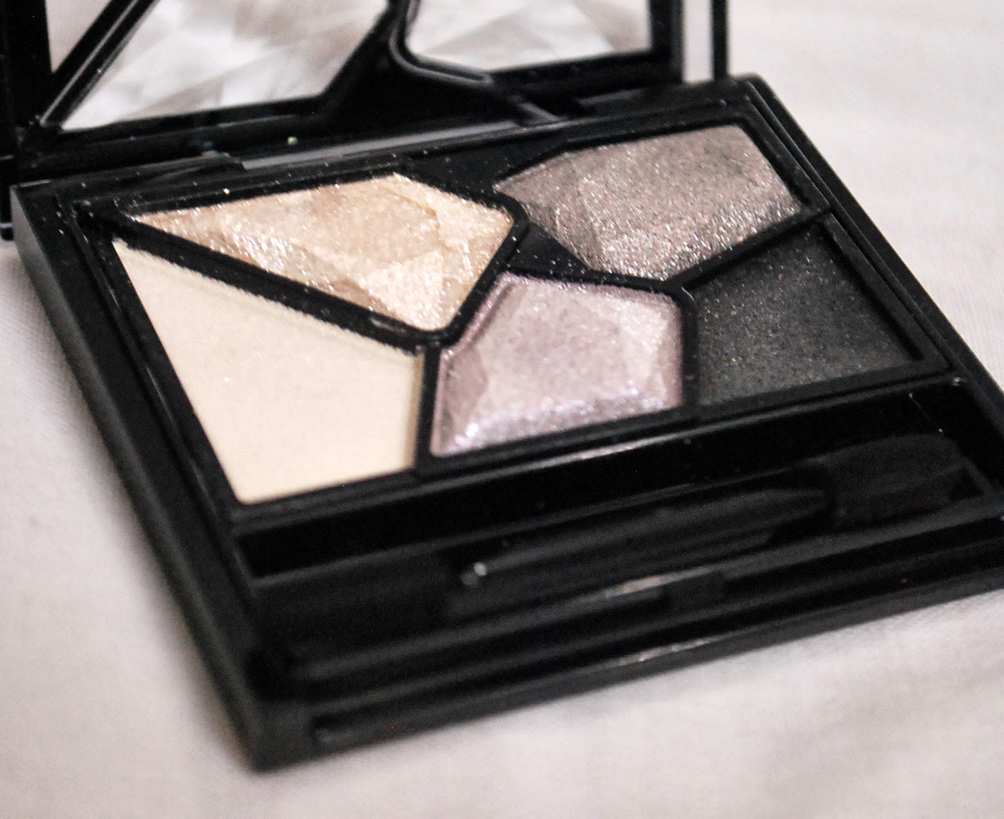 Peachy Pink Sisters: Kanebo KATE Colorcious Diamond Eye Shadow Palette ...