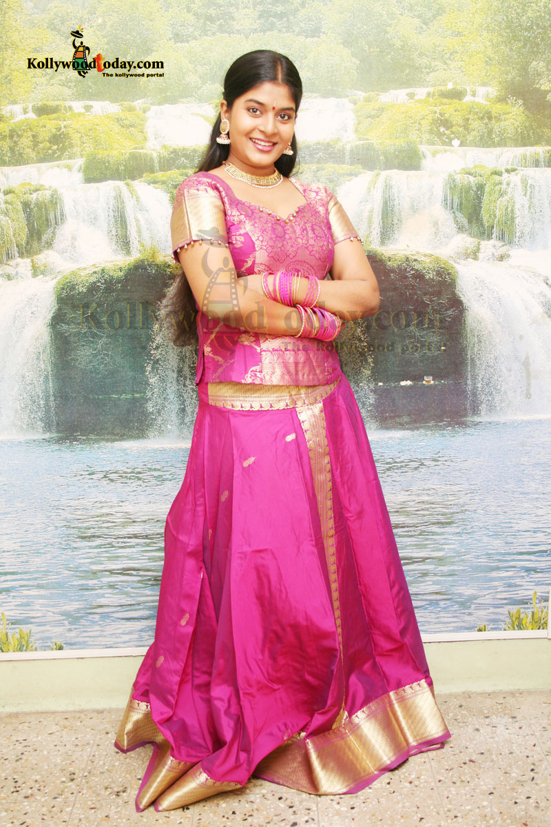 INDIAN ACTRESS: Tamil TV serial actress Neepa hot big boobs show