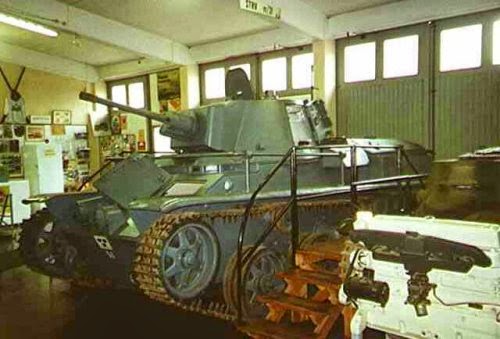 Armour force / Panssaroitu voima : L-10 Tank (Kockum-Landsverk AB)